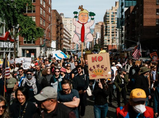 Hundreds of thousands of people protest in the United States against ...